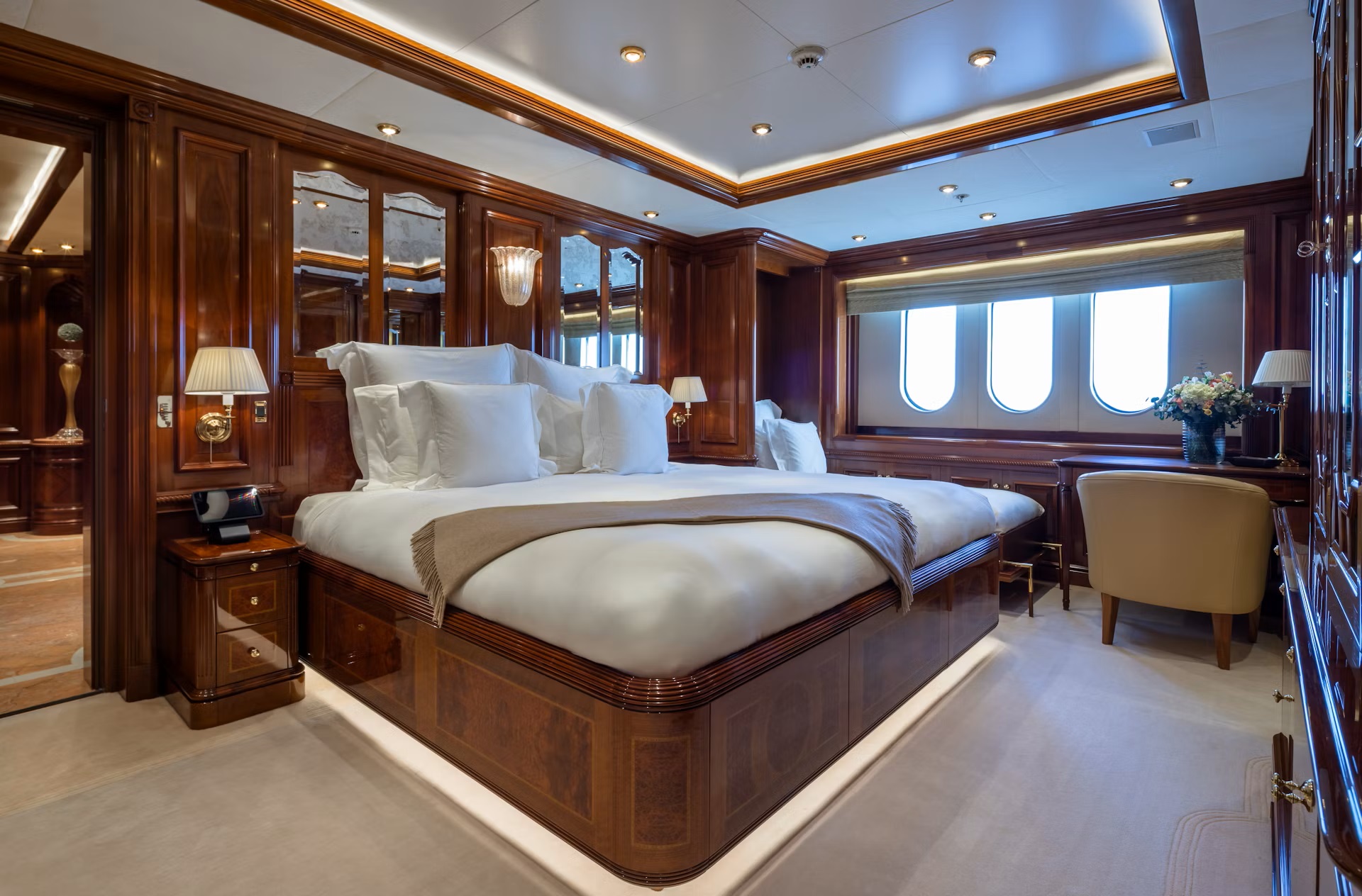Yacht STARFIRE, Lurssen | CHARTERWORLD Luxury Superyacht Charters